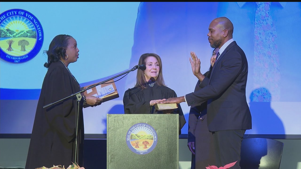 Derrick McDowell sworn in as Youngstown mayor