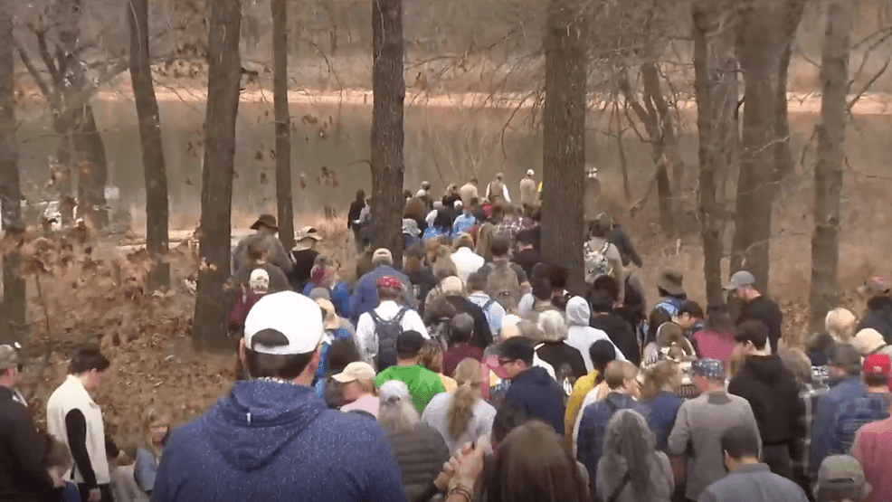 Hundreds embrace nature and community at Lake Thunderbird's New Year's ...