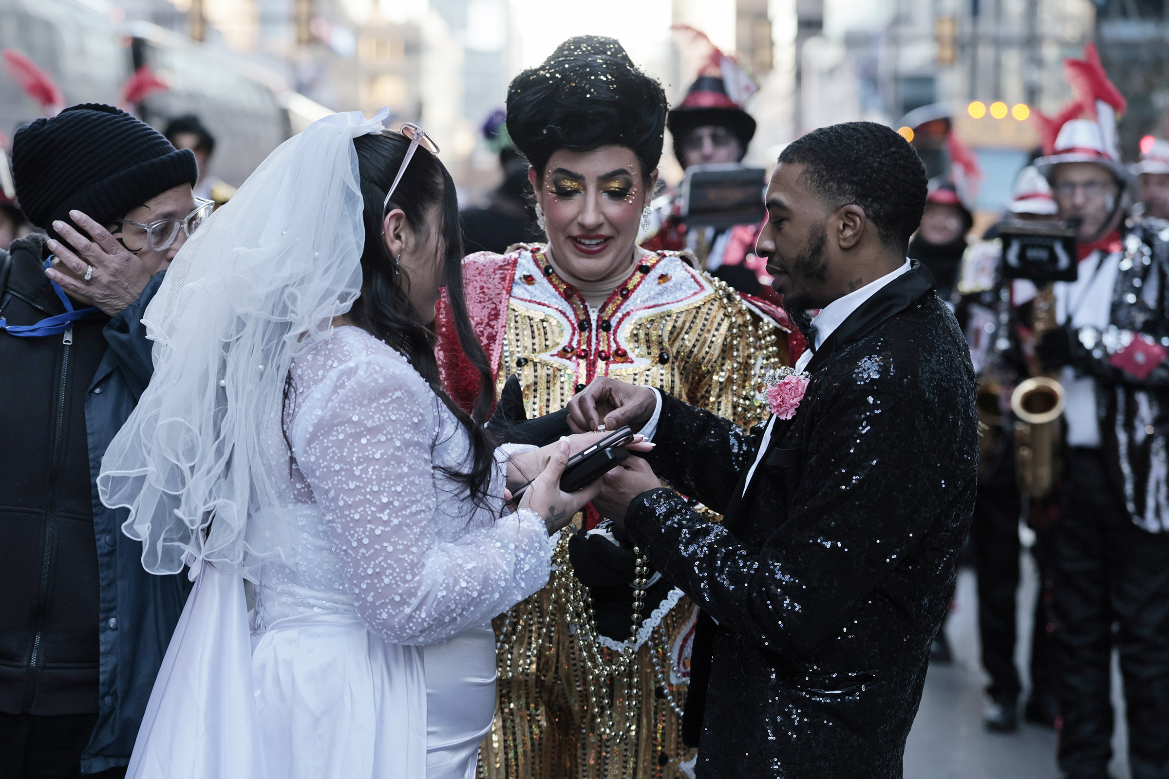 It’s a Mummers wedding! Braving the cold and crowds, a couple said ‘I ...