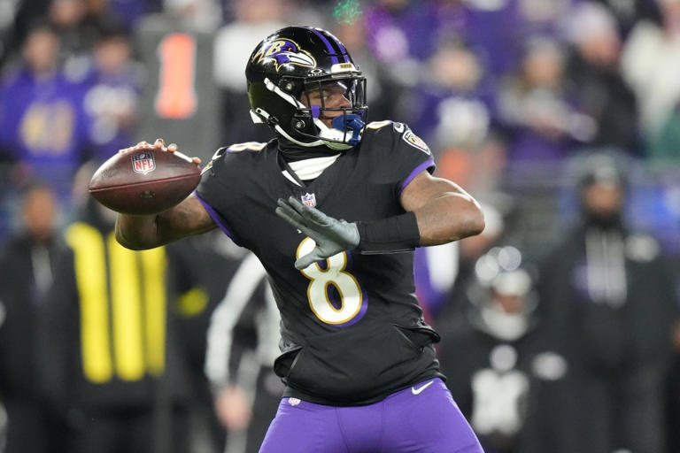 Lamar Jackson set to start for Ravens in massive 'SNF' showdown against ...