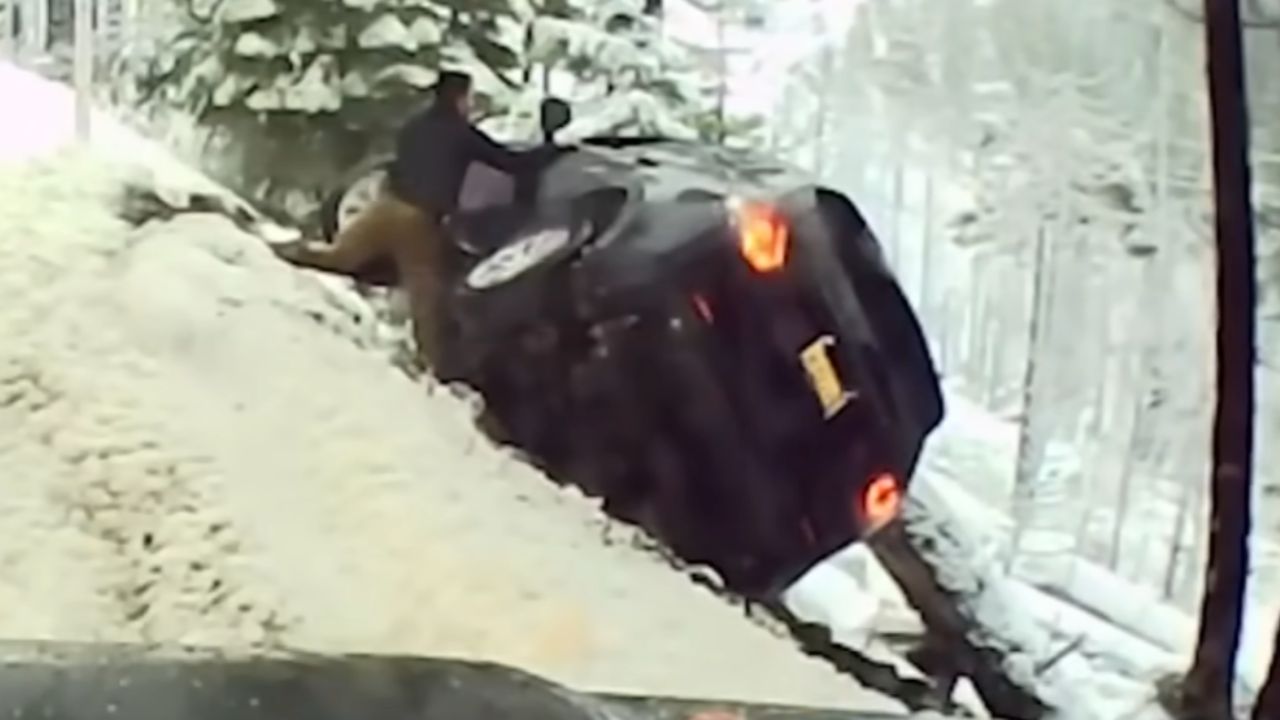 US Air Force sergeant teams up with other drivers to rescue couple ...