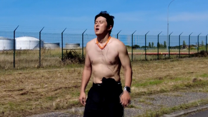 Gian84 complains of falling pain → appears in ambulance and is judged ...