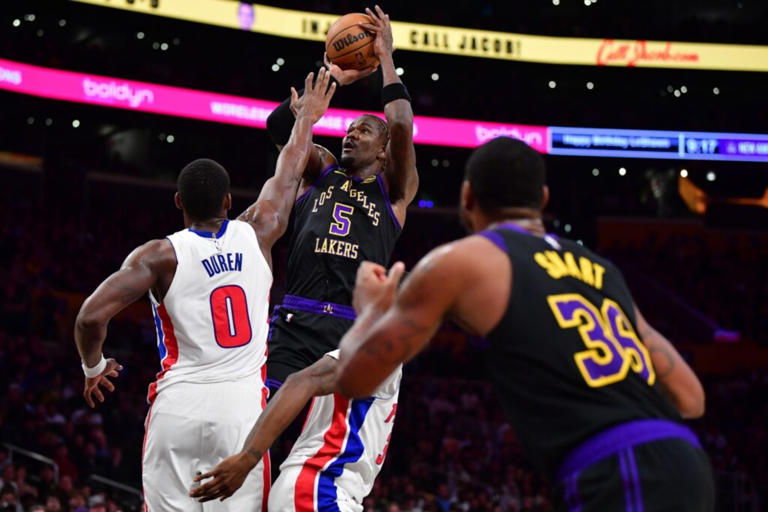 The Lakers have a quiet DeAndre Ayton problem that’s getting louder