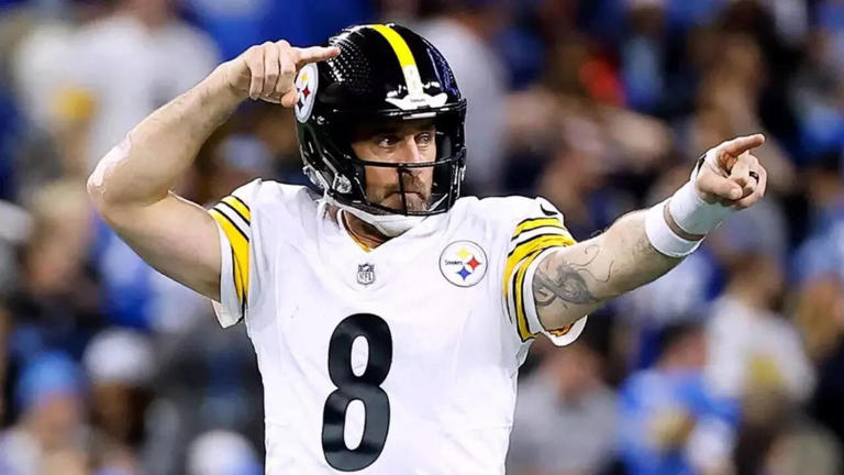 "I'm 42 years old": Aaron Rodgers keeps NFL world guessing, signals ...