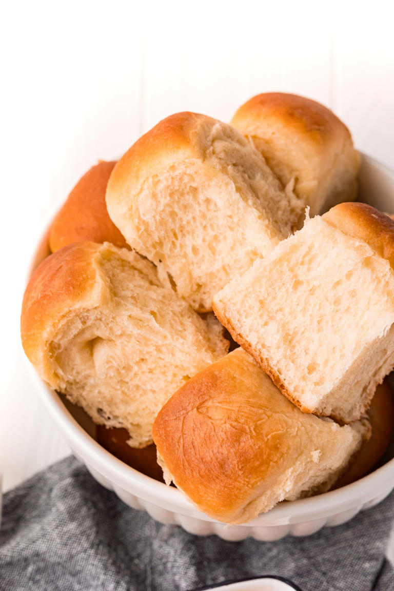 The best easy buttery soft dinner rolls recipe