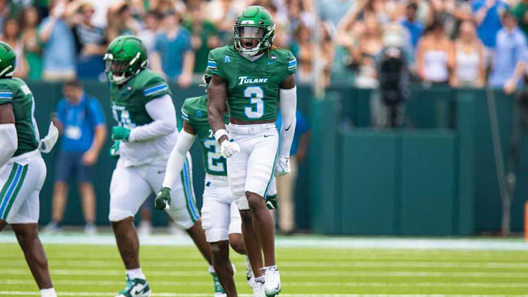 College football playoff team loses key starter to transfer portal