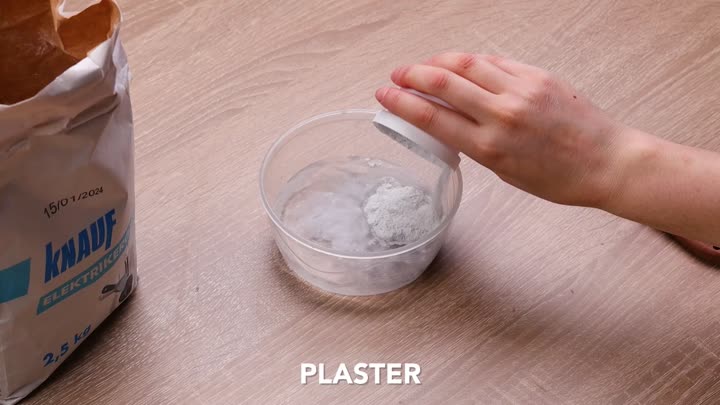 Crea elegantes portavelas con yeso