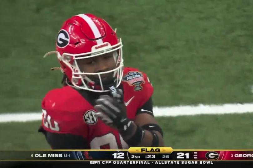 College football fans in disbelief after controversial call sees star ...