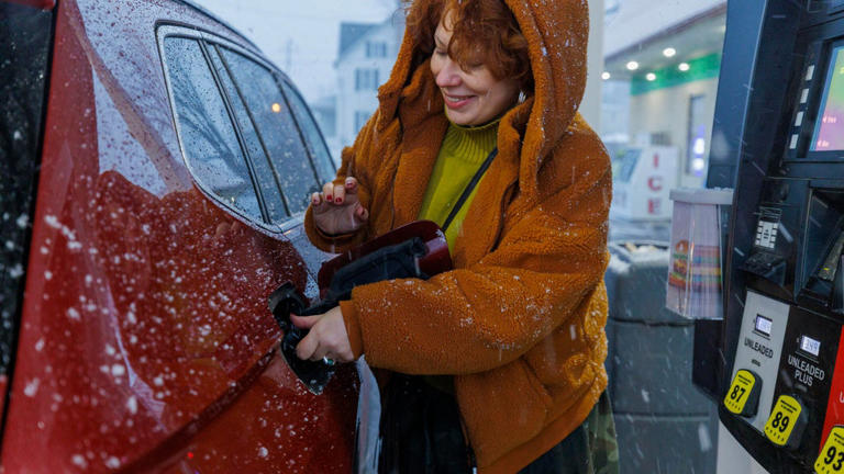 Gas prices in Minnesota drop to $2.65 a gallon, could keep dropping in ...