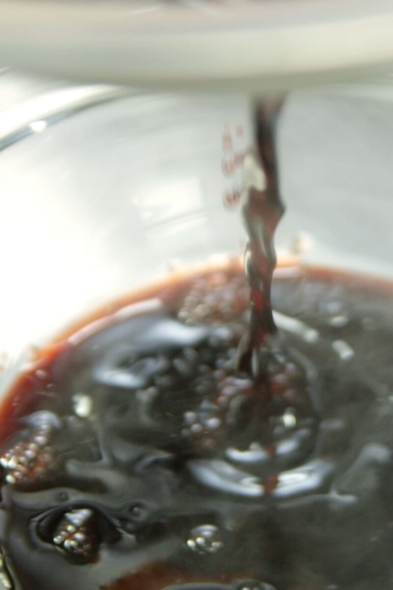 Réduction de grenade et de romarin pour le glaçage de l'agneau