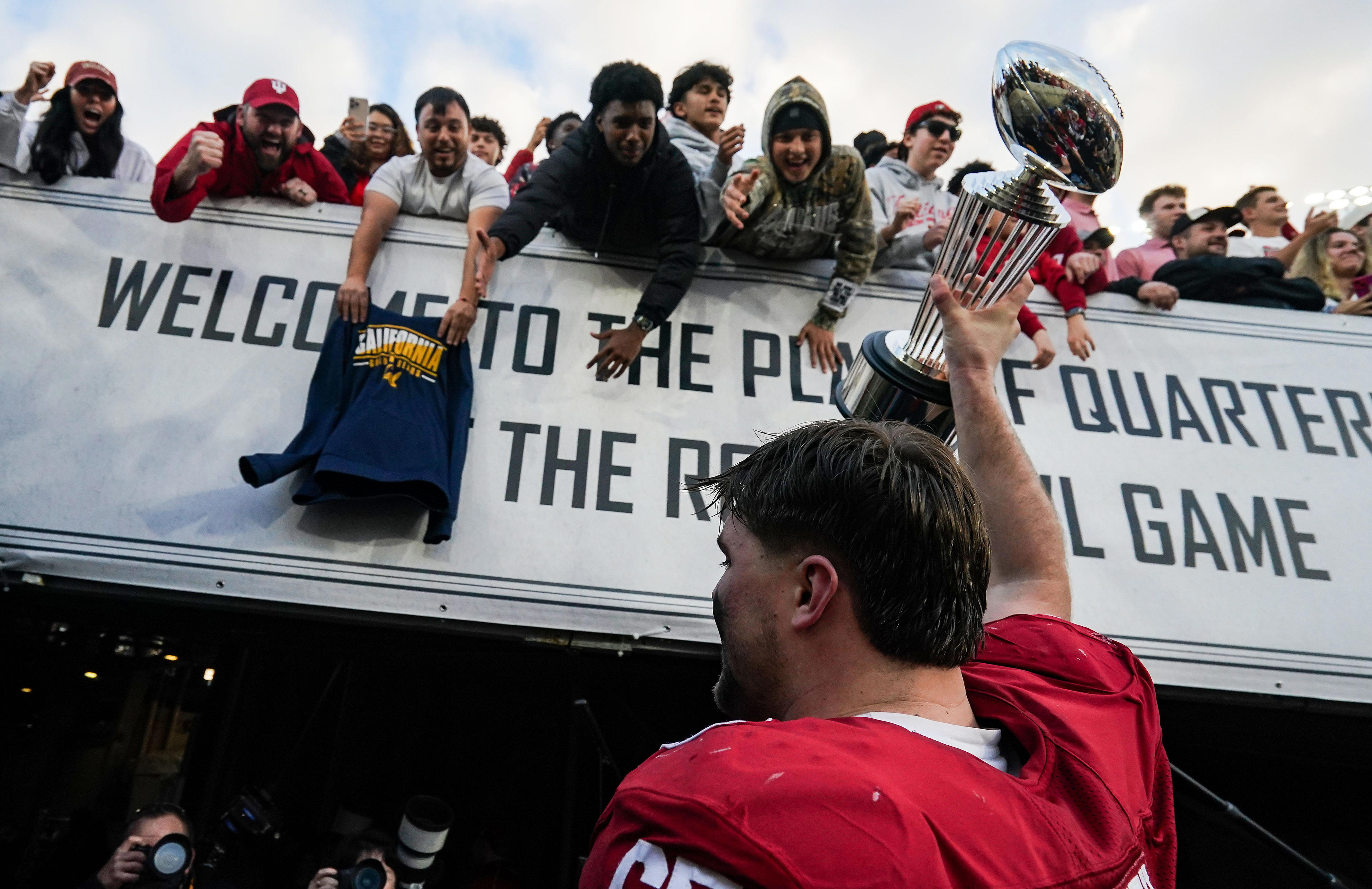 Indiana football favored for rematch against Oregon in Peach Bowl ...