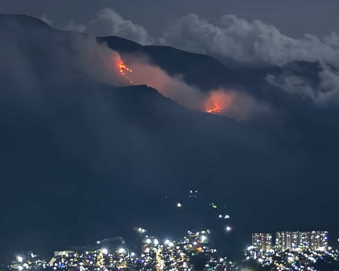 Incendio completó más de 24 horas en cerro de Bello; lo habría ...