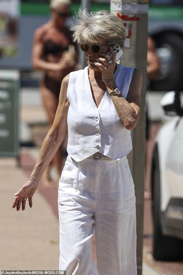Julie Bishop, 69, shows off her toned arms and taut midriff in chic all ...