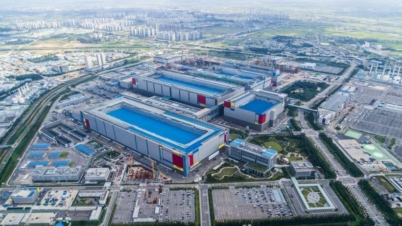 Samsung, SK Hynix target prices rise on AI, currency gains