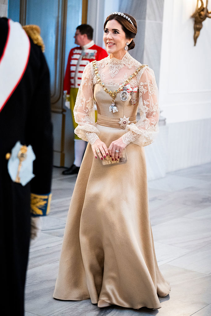 Queen Mary shines in gold for annual New Year's celebration