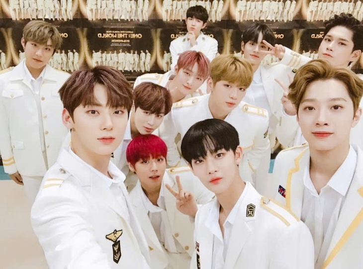'Tân binh huyền thoại' Wanna One tái hợp sau 7 năm tan rã