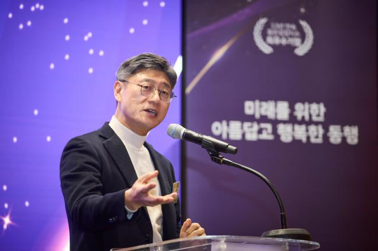 정재헌 SKT CEO "고객 중심 MNO·AI·AX로 '드림팀' 도약"