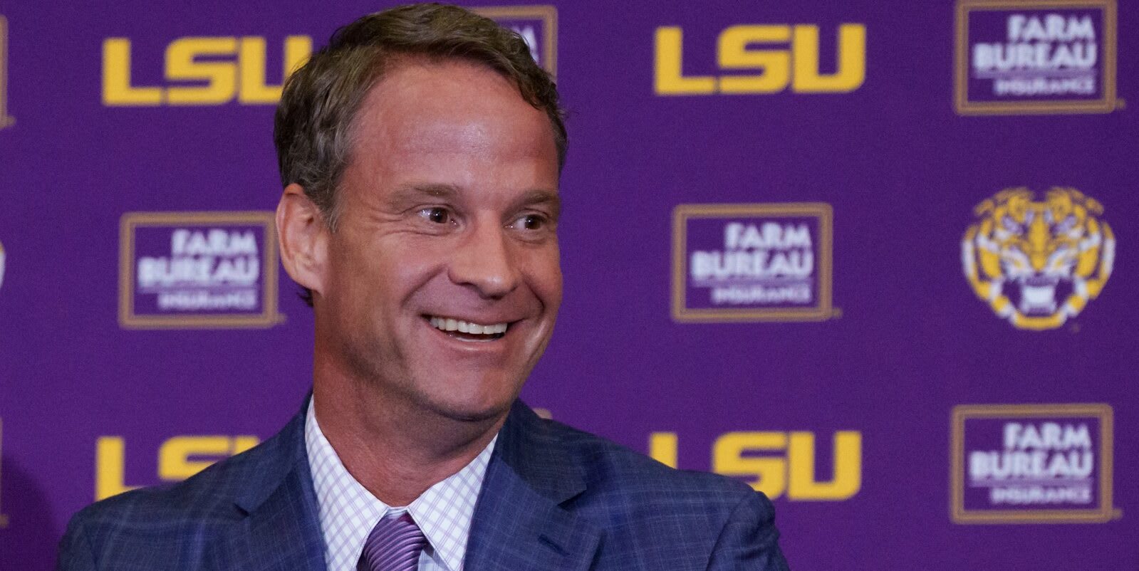 Kim Mulkey introduces Lane Kiffin to LSU crowd before women’s ...