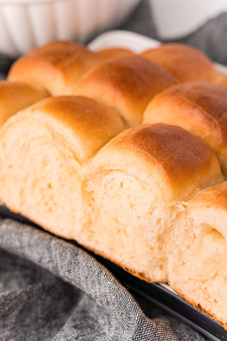 The best easy buttery soft dinner rolls recipe