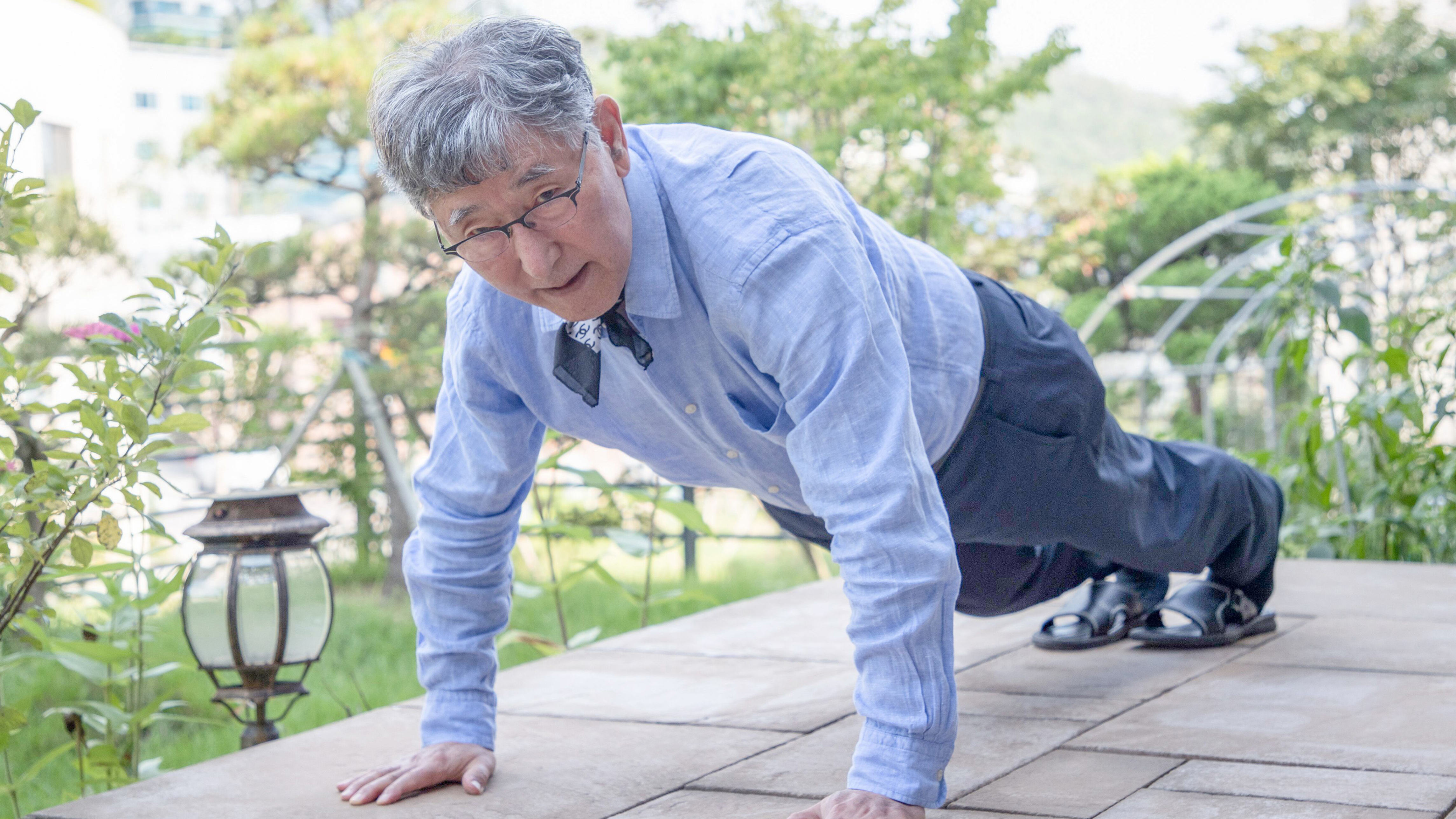 93-year-old psychiatrist Dr. Lee Si-hyeong shares longevity secrets