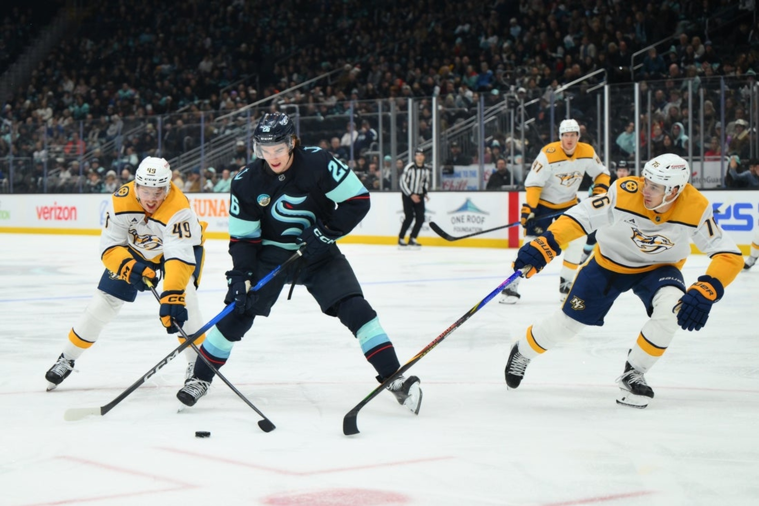 Matty Beniers tallies 2 goals as Kraken take down Predators
