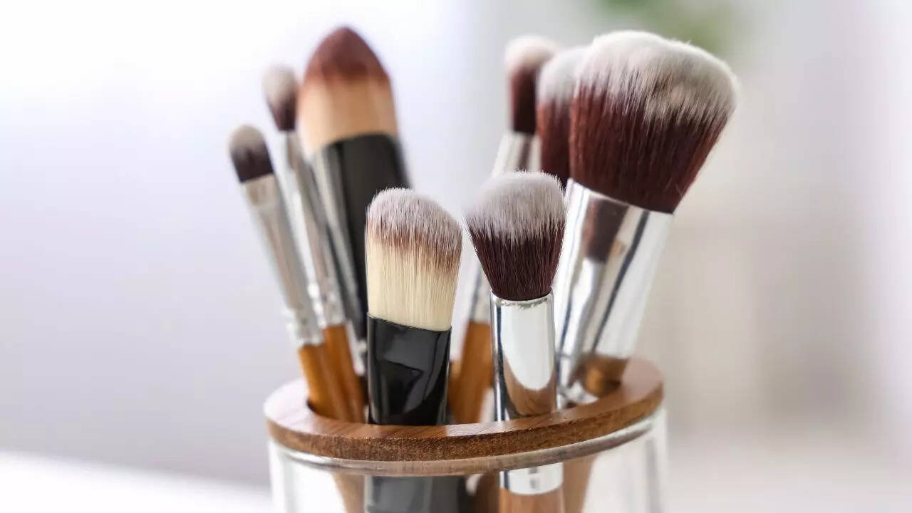 Types of face brushes and how they improve makeup finish