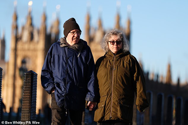 Snow hits Britain as Arctic freeze sends temperatures plummeting to ...