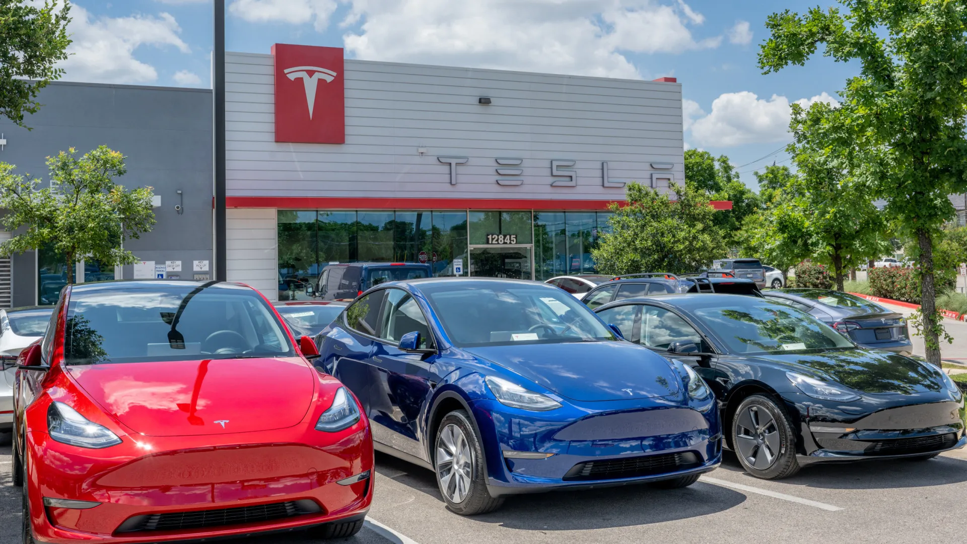 Tesla garante que o Model Y foi o carro mais vendido de 2025. Terá sido?