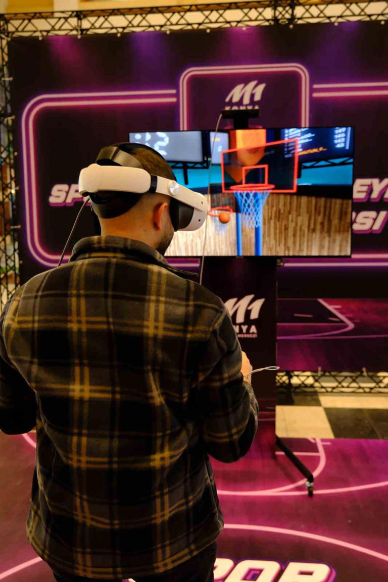 VR basketbol heyecanı M1 Konya AVM’de yoğun ilgi gördü