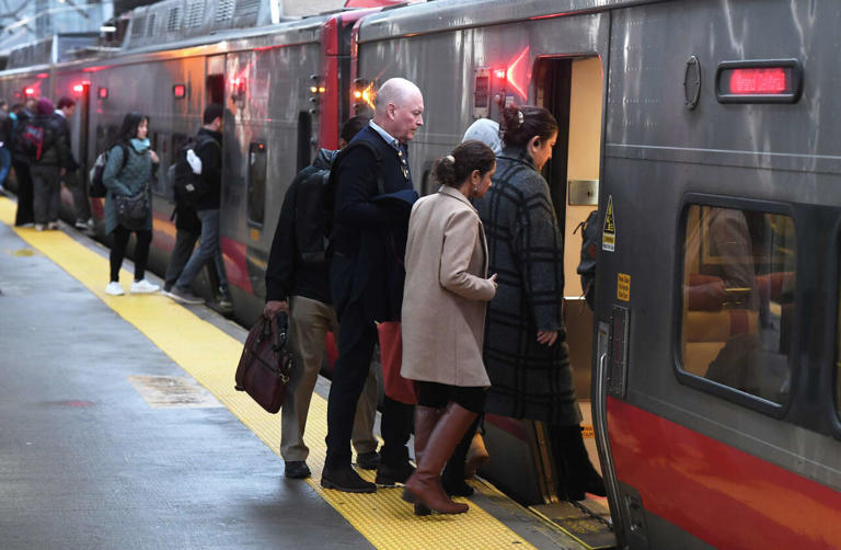 Why Wi-Fi is coming to some CT trains, but not Metro-North's New Haven Line