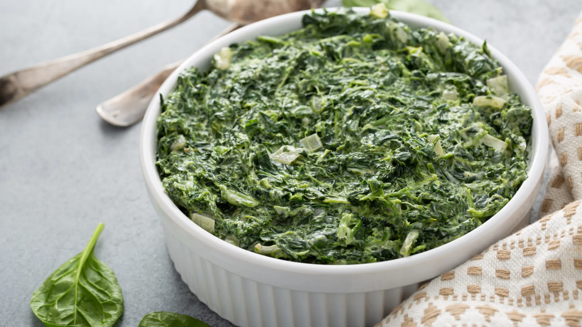 Aponte estas duas receitas de esparregado que se preparam em 15 minutos