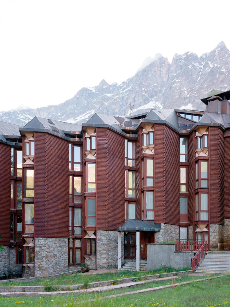 Co.arch Studio refreshes apartment in Mario Galvagni-designed Italian ...