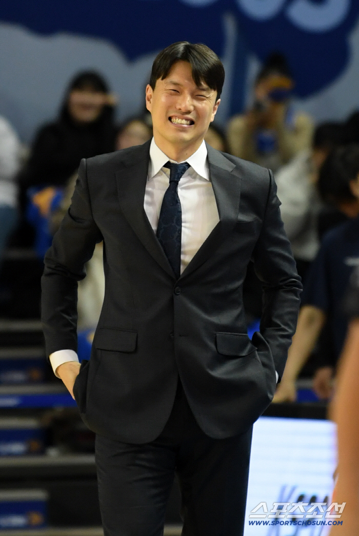 Director Kim Hyo Beom, let's just laugh