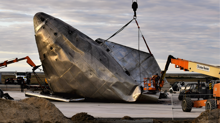Starship blast rains debris over Caribbean, puts hundreds of airline ...