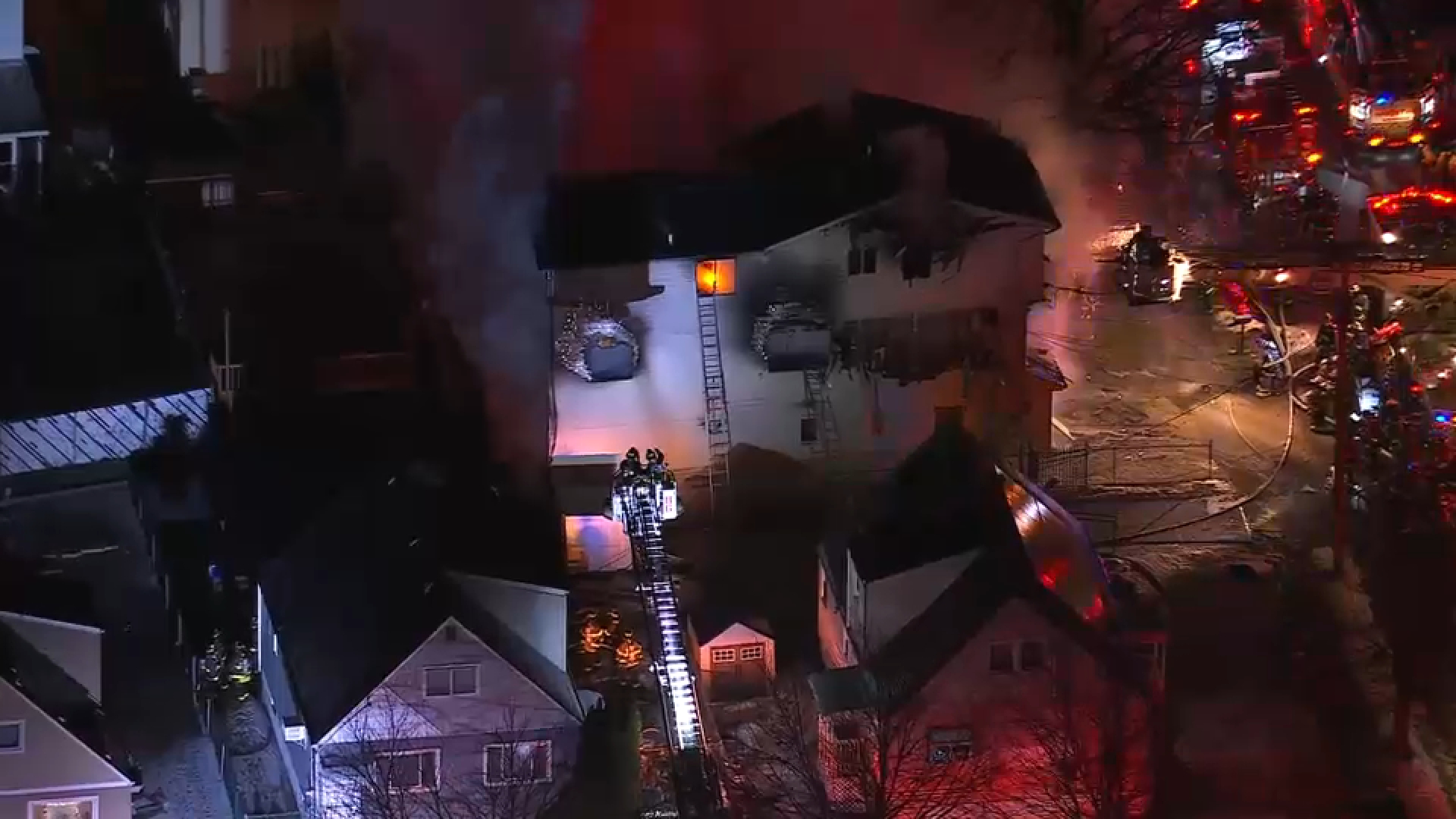 3 firefighters hurt in 2-alarm Staten Island house fire, fire on all ...