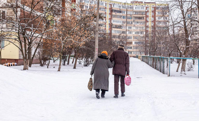 UK on snow alert: Met Office predicts 40cm blizzards and widespread ...