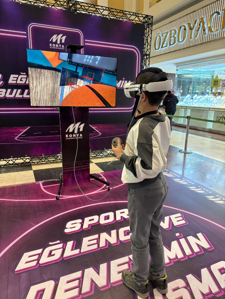 VR basketbol heyecanı M1 Konya AVM’de yoğun ilgi gördü
