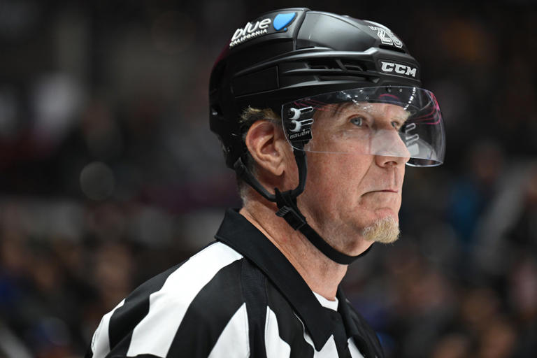 Will Ferrell's behavior during Kings-Lightning game draws attention