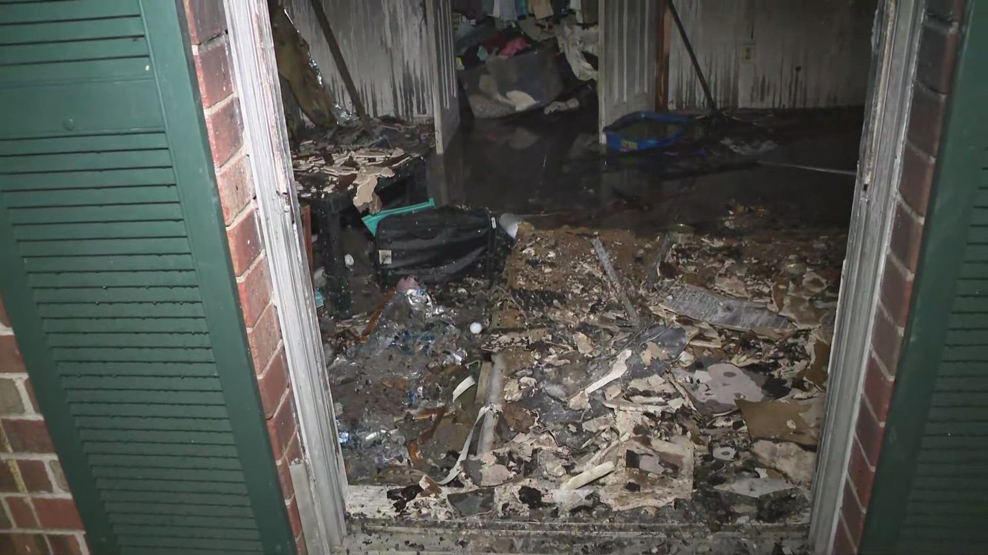 Two-alarm apartment fire in Algiers sends one man to the hospital ...