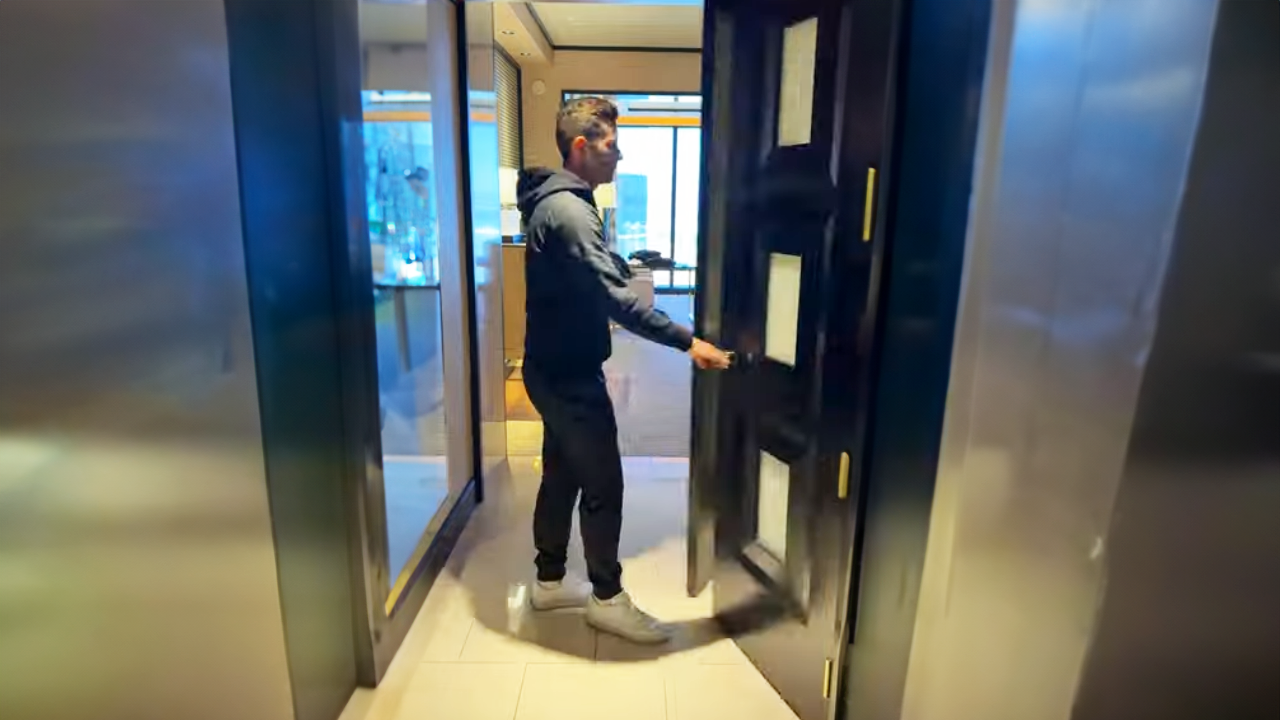 Unpack or live out of your bag?