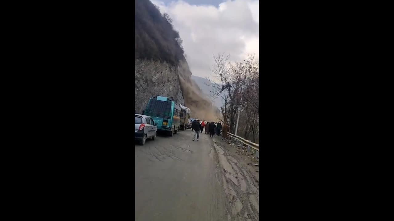 Massive landslide blocks Srinagar–Baramulla–Uri highway; traffic ...