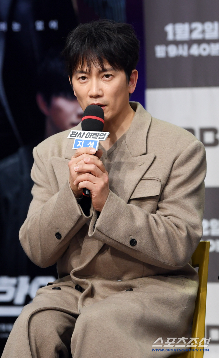 Judge Lee Han-young, an intellectual demon judge, and another judge? No ...