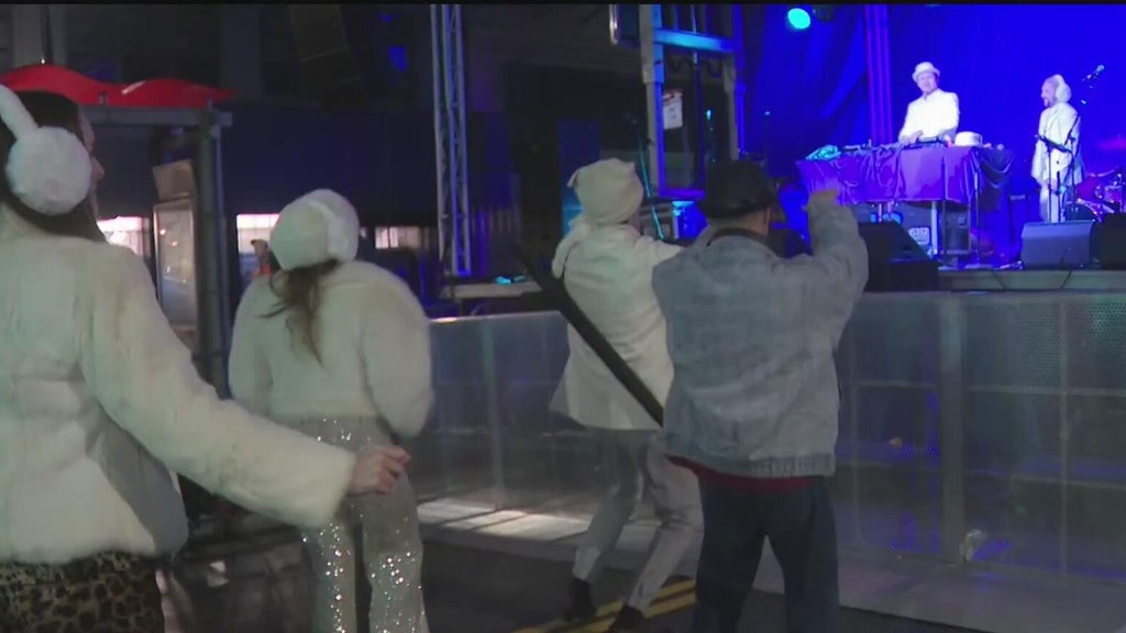 Rain doesn't dampen New Year's block party in downtown San Francisco
