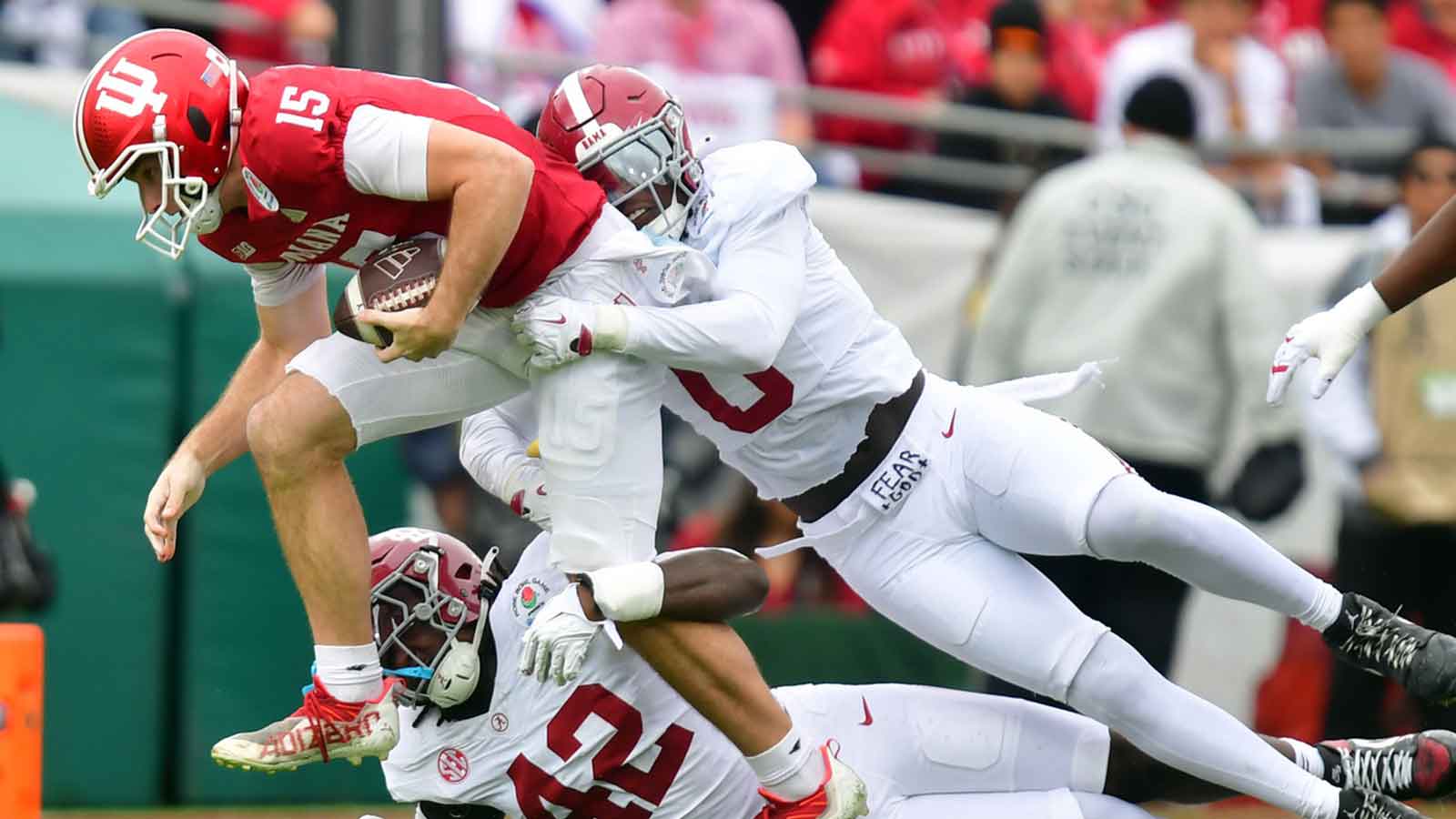 Indiana’s Fernando Mendoza carved up Alabama’s defense in Johnny ...