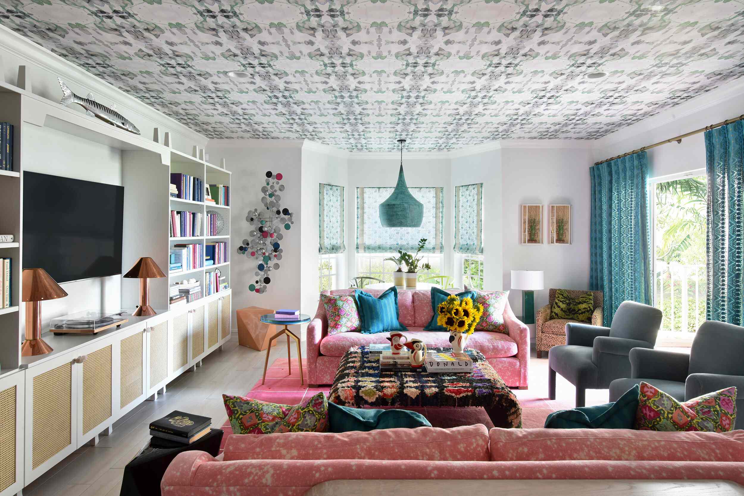 Designers say these are the 5 best places to use wallpaper (besides a ...