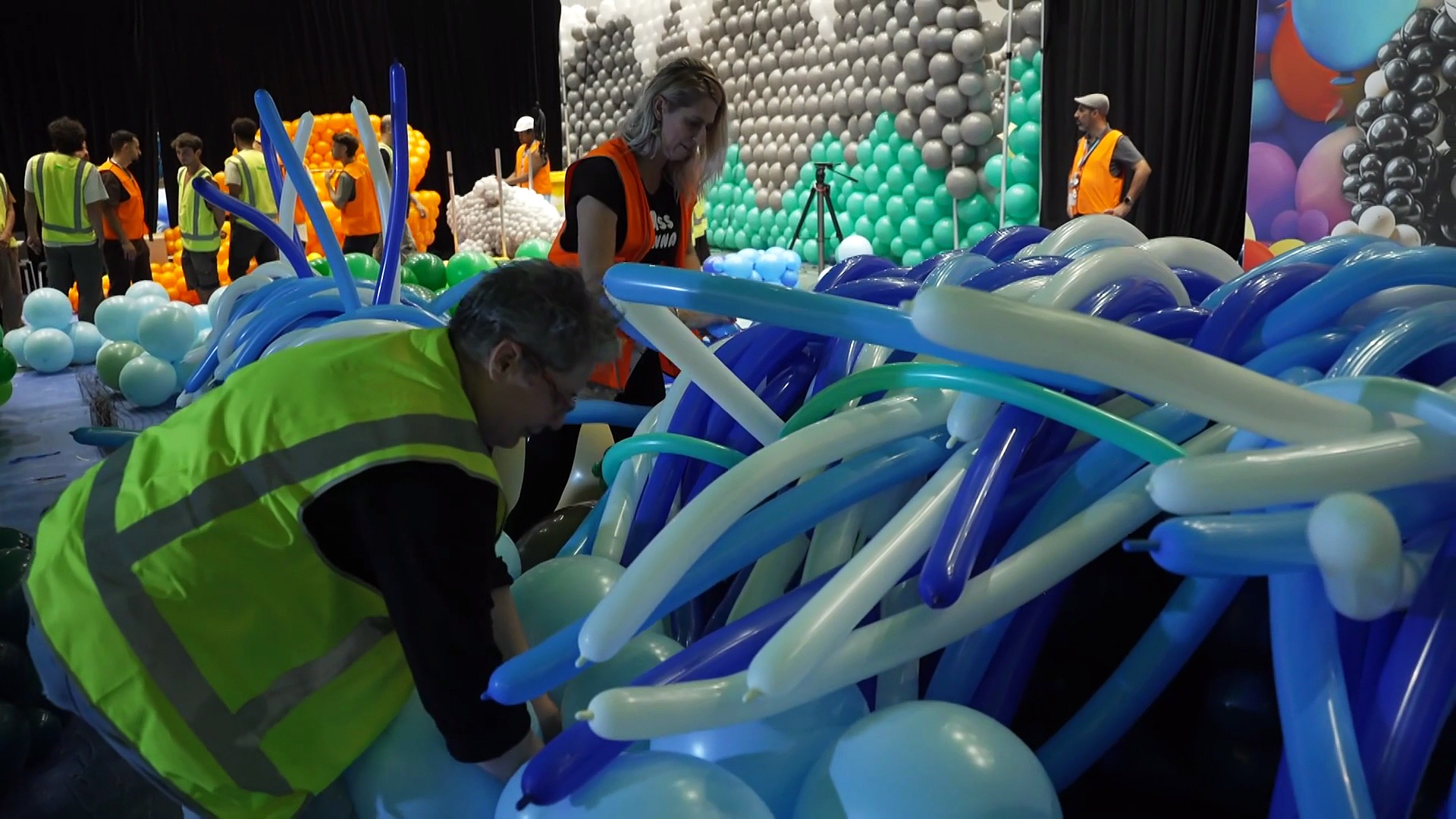Art exhibition made of balloons travels from New York to Melbourne and ...