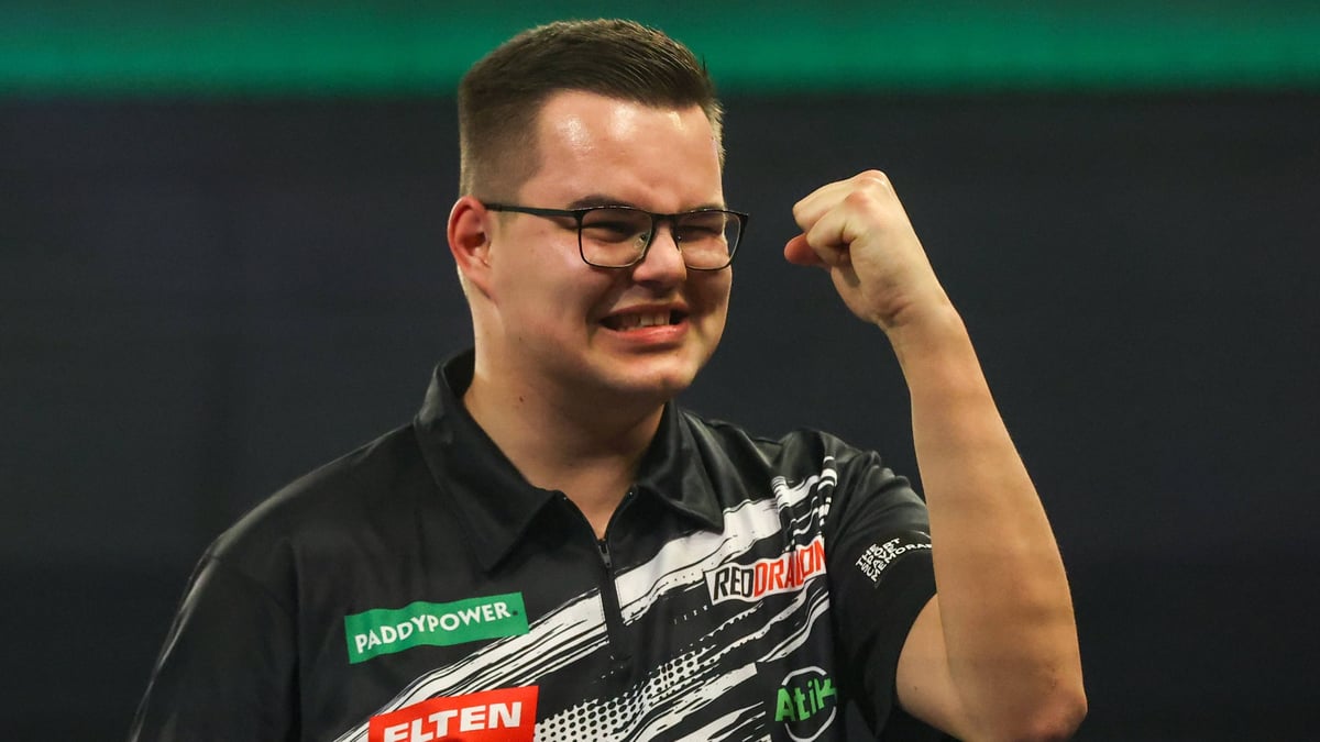 TV-gids WK darts: waar kijk je live finale tussen Gian van Veen en Luke ...