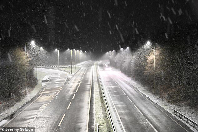 Snow hits London as Arctic freeze grips the country with temperatures ...