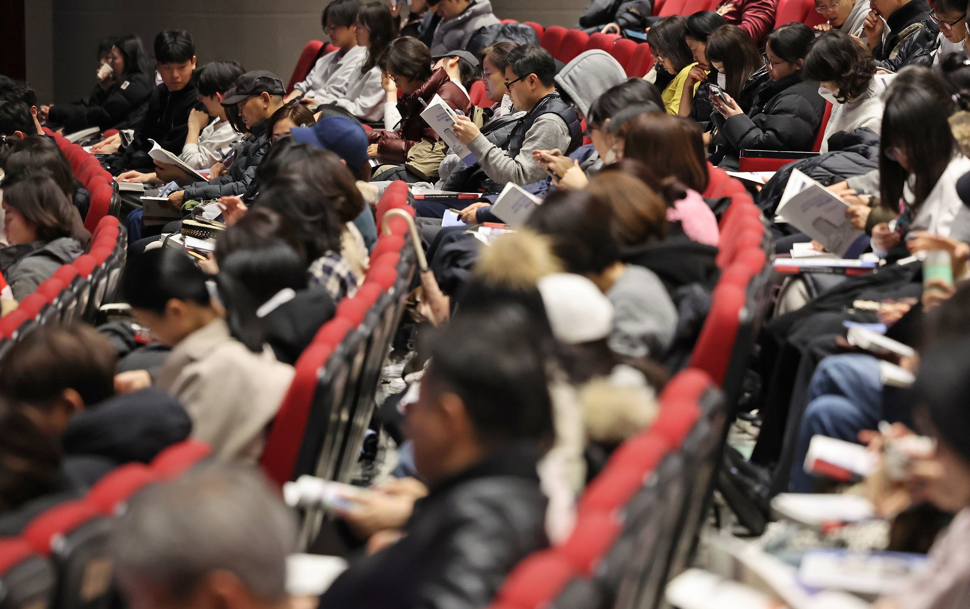 Hanyang Semiconductor Department hits 11.8:1 competition rate