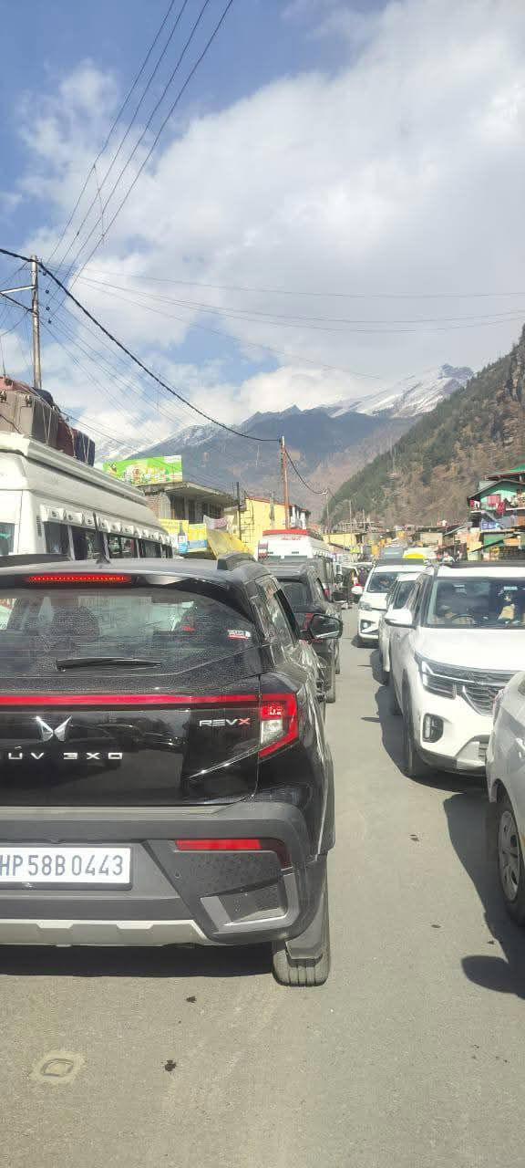 Rohtang Pass closed due to heavy snowfall, Solang Nala emerges as top ...